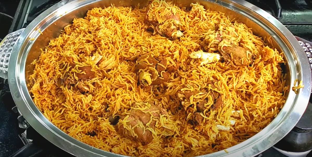 Top 10 Foods Everyone Should Try in Dubai - INCPak